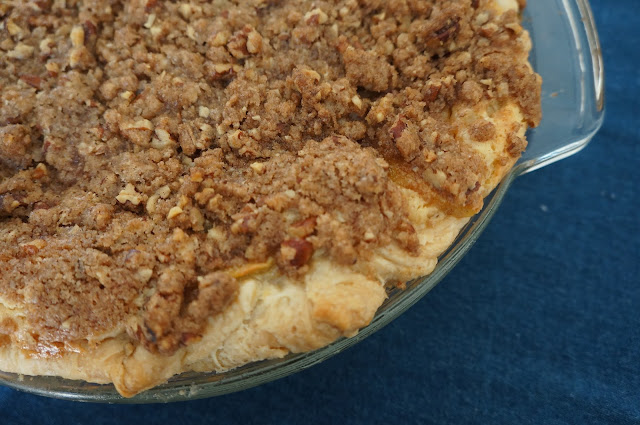 The Scarf and Stripe: peach crunch pie