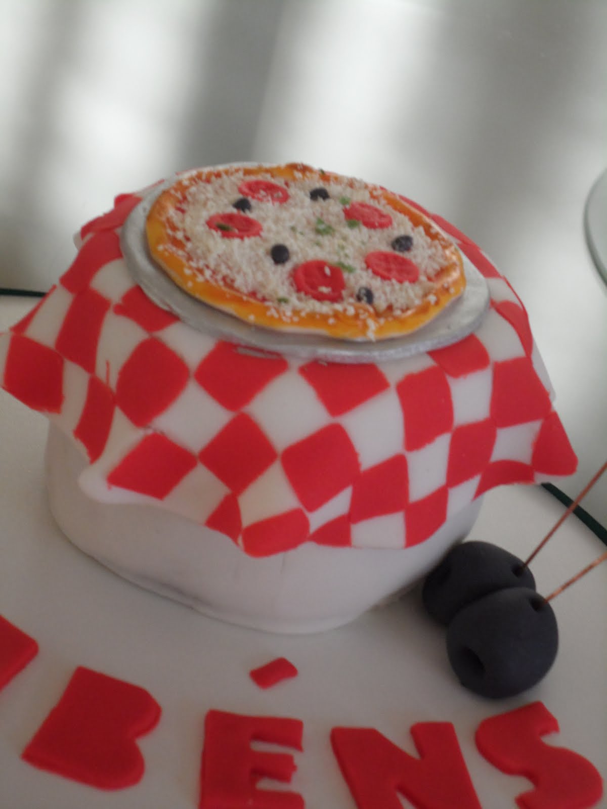 Karen Nakamura - Gifts from the kitchen: Mini bolo decorado - Pizza