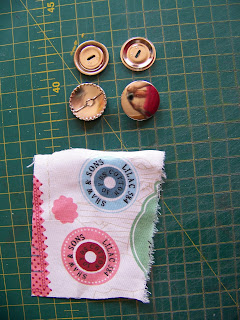 A Pretty Talent Blog: Covering buttons with fabric
