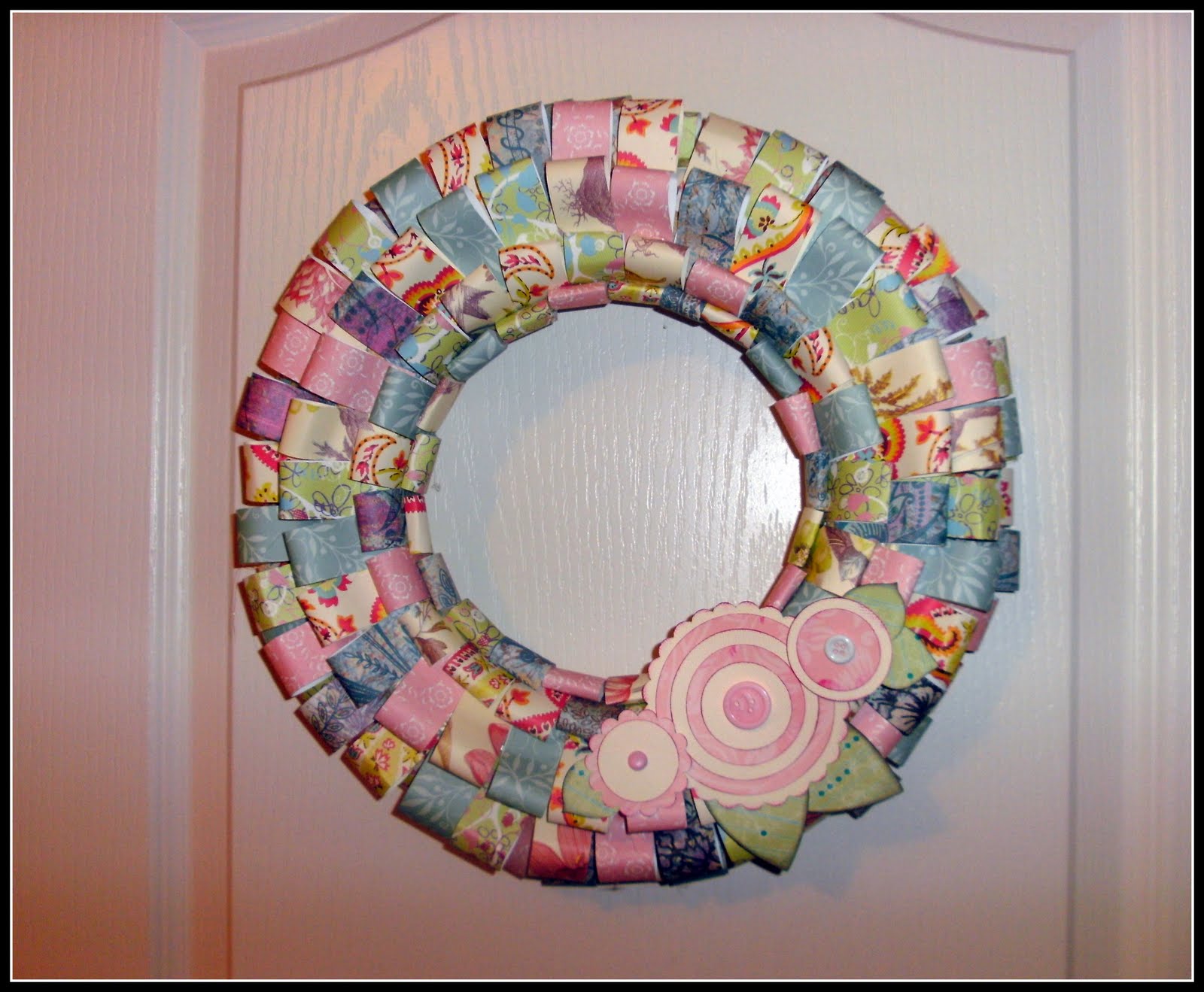 Crafty Girls Workshop...: Paper Wreath
