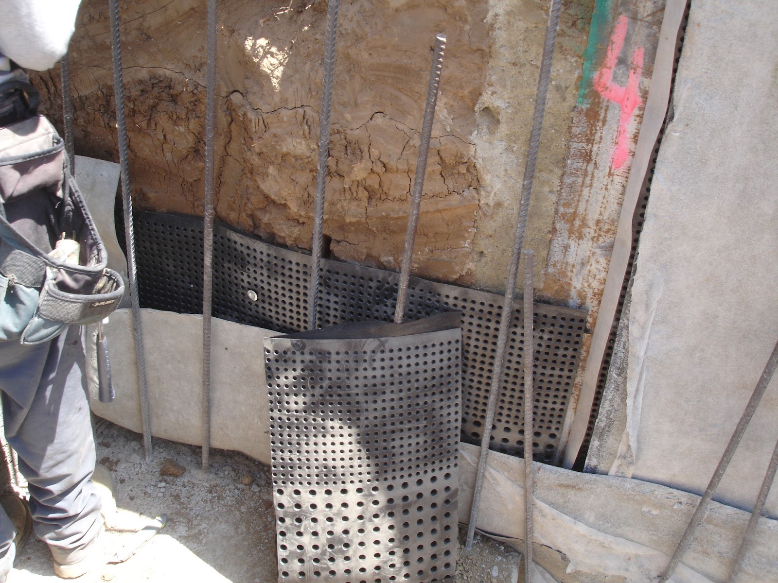 PSL Architects: The Serrano - Rebar being installed