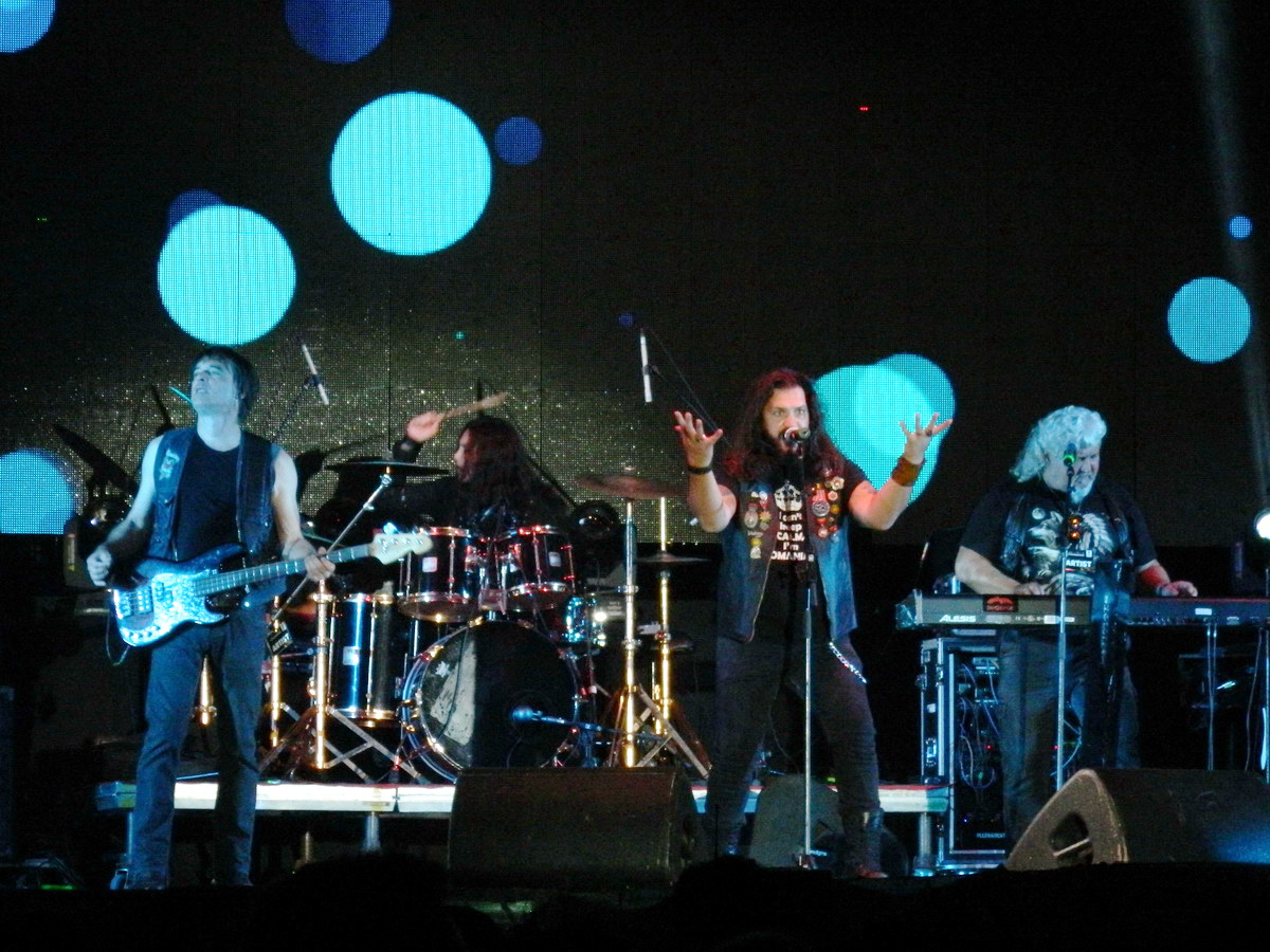 LA MULTI ANI, ROMANIA!: Formatia Phoenix in concert la Zilele Bucurestiului