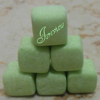 Isreview: Must's Apple Flavored Cube Gum