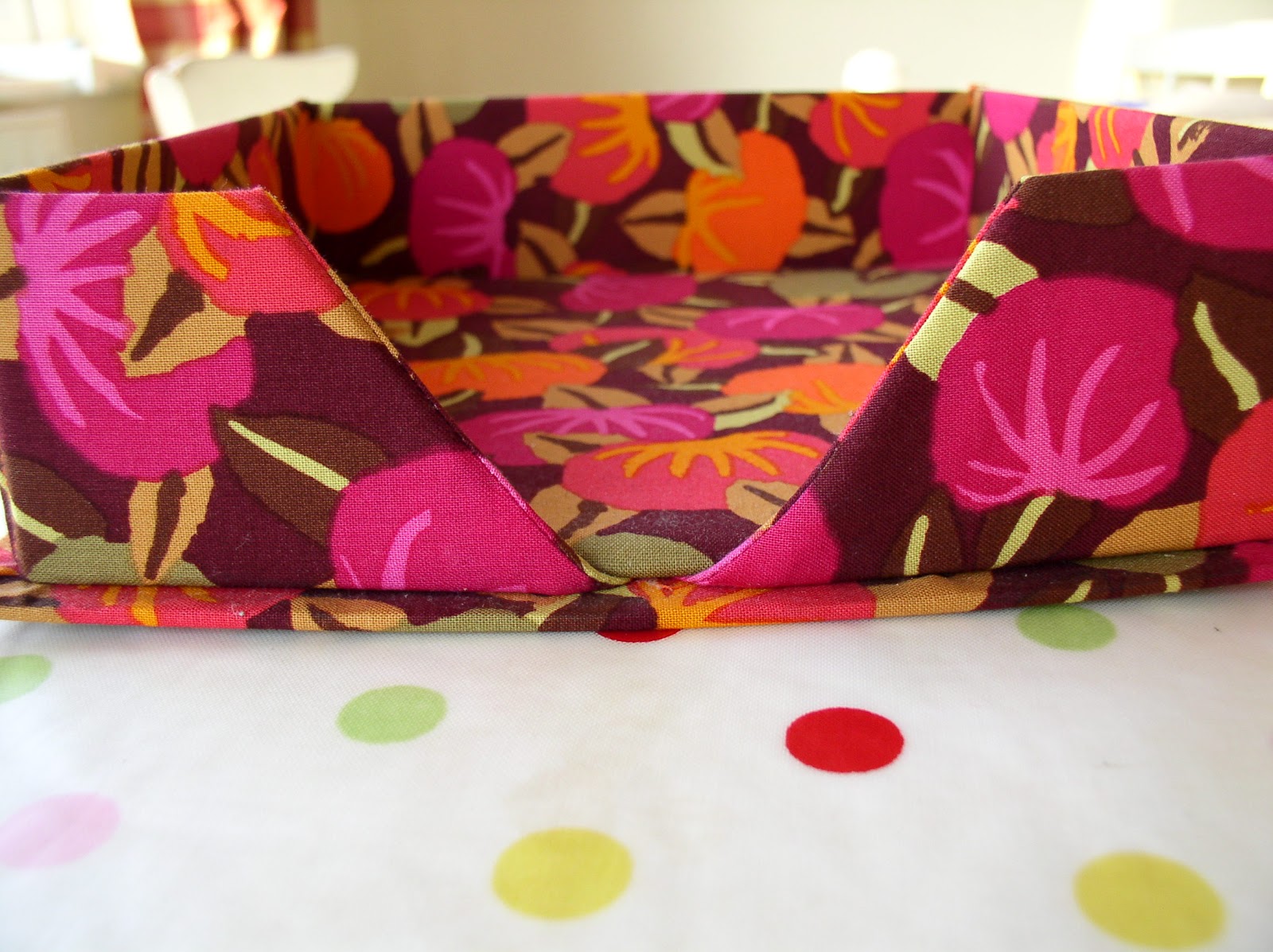 french-patchworker: Serviette holder in cardboard and fabric