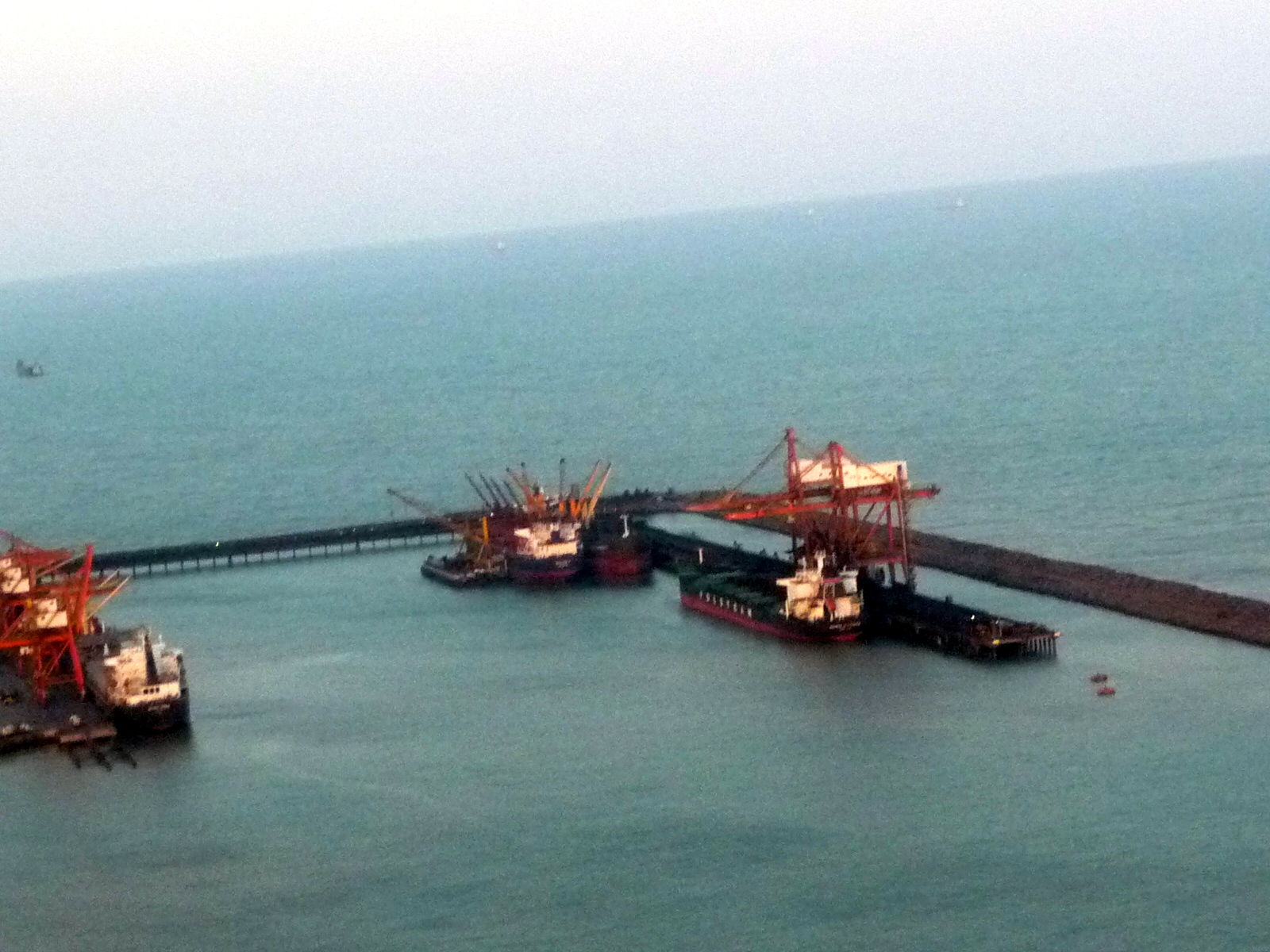 Ships calls Vitoria: Aerial view - Port of Tubarão & complex