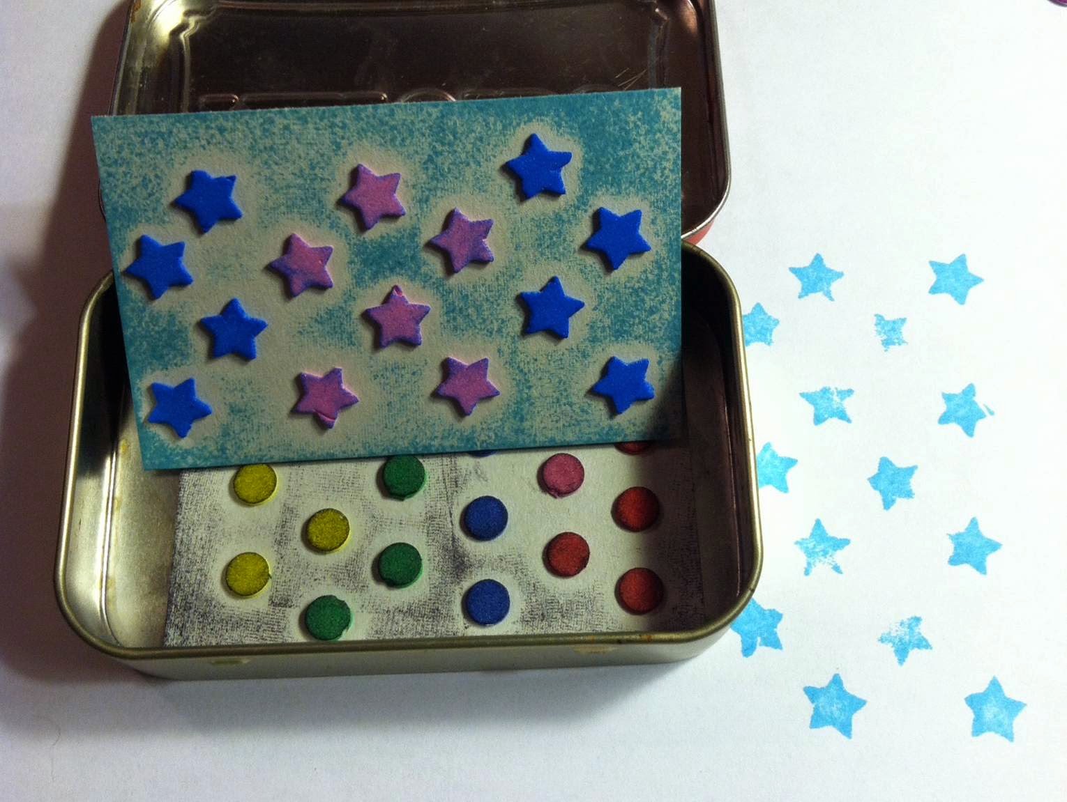 B- : The Life of a Mediocre Housewife: DIY Stamps in a Tin