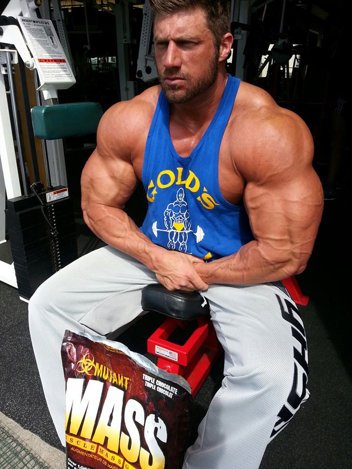 Muscle Lover: American huge bodybuilder Gabriel Moen