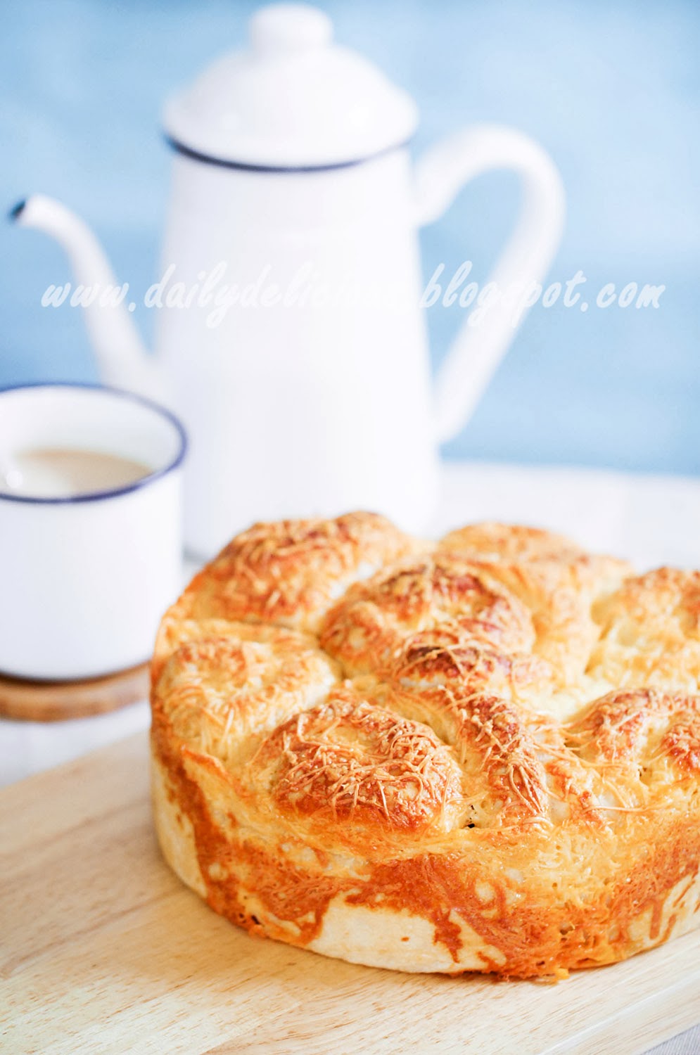 dailydelicious thai: Cheesy bread: Lovely golden bread