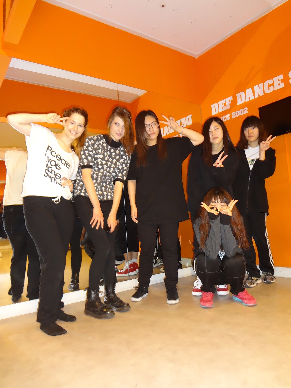 k: Taking Kpop classes in Seoul at 뎊댄스스쿨