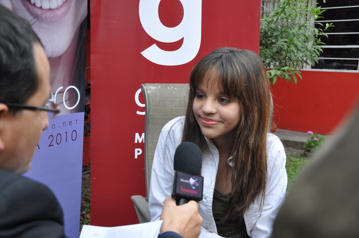 MUNDO VIP FOTOS: ENTREVISTA A CANTANTE MICHELLE CORDERO