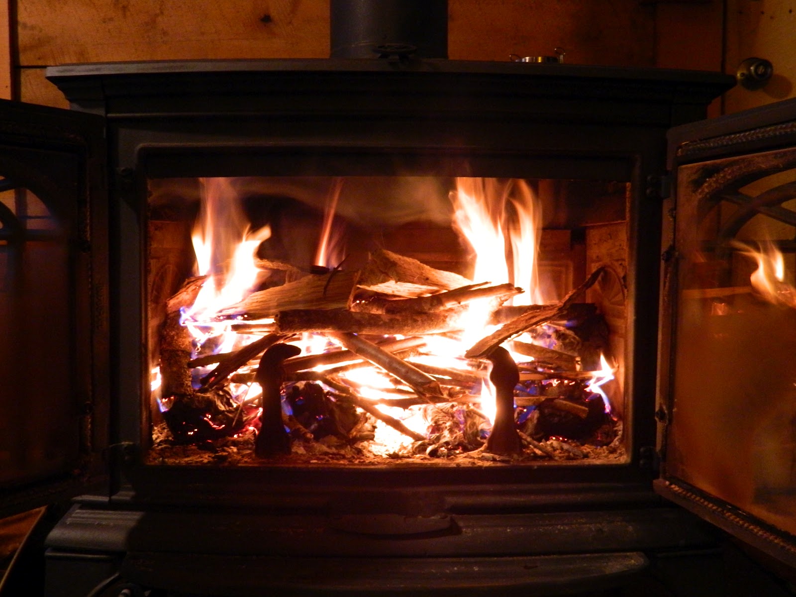 Lise's Log Cabin Life: Making a Fire in a Wood Burning Stove
