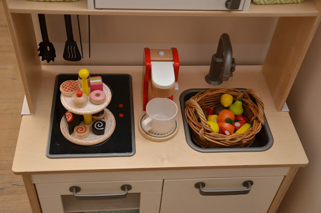 Setting up a Play Kitchen to Encourage Imaginative Play - Teacher Types
