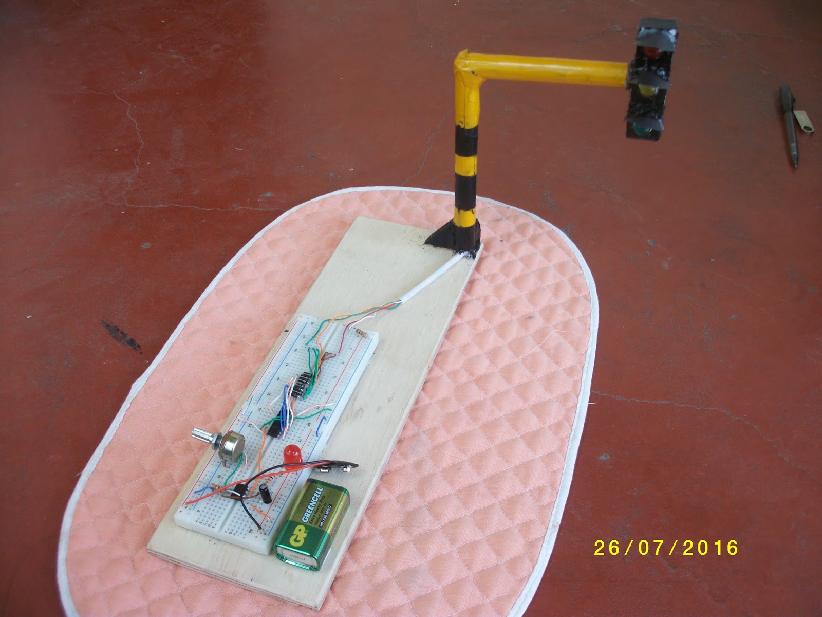 Proyectos tecnologicos: Proyecto : Semáforo digital