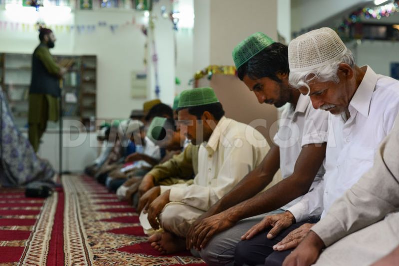 The Imam of the Pakistani community leads Friday prayers in Athens ...