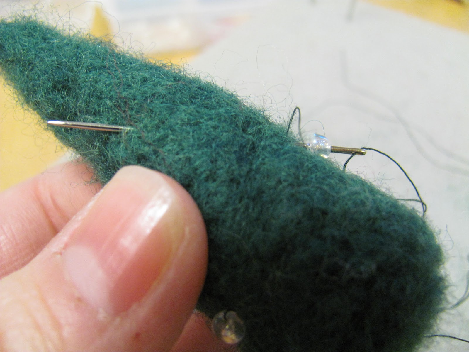Make @ Atelier: TUTORIAL: tiny needle felted Christmas trees