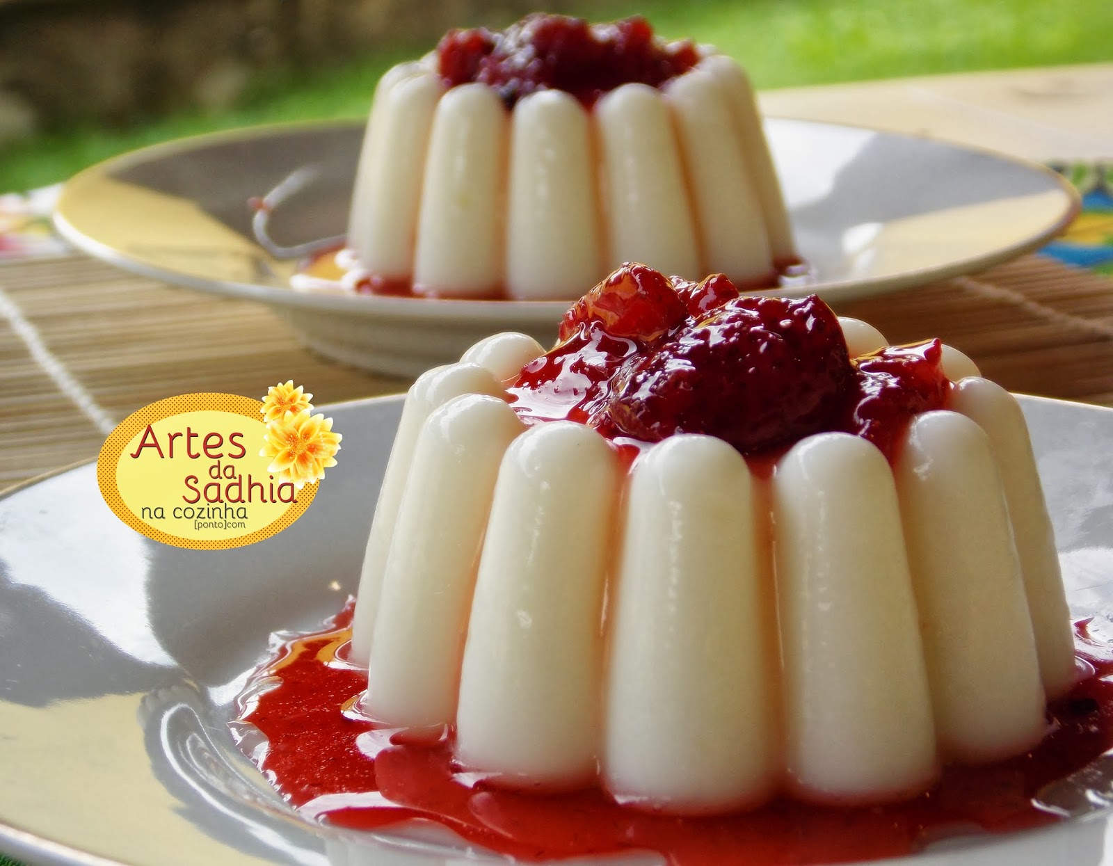 manjar de coco com calda de morango e framboesa | Artes da Sadhia na ...