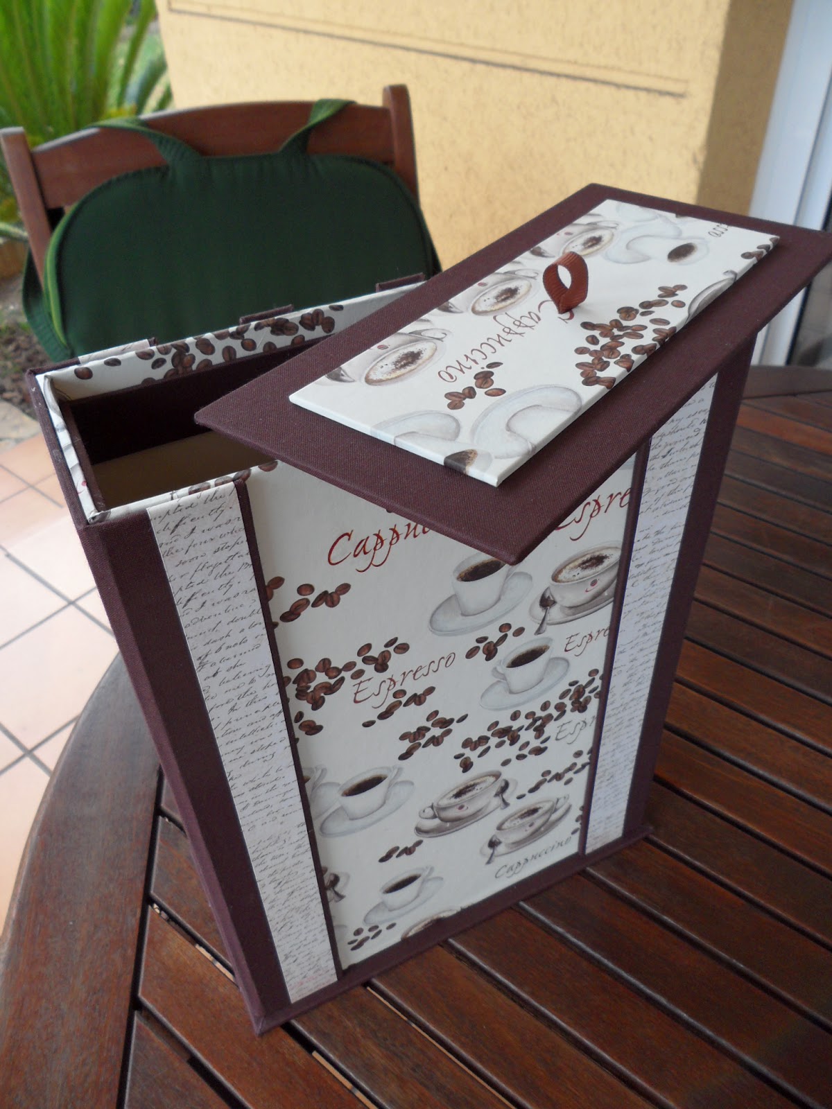 DE CARTÓN Y TRAPO: Caja para las cápsulas de café