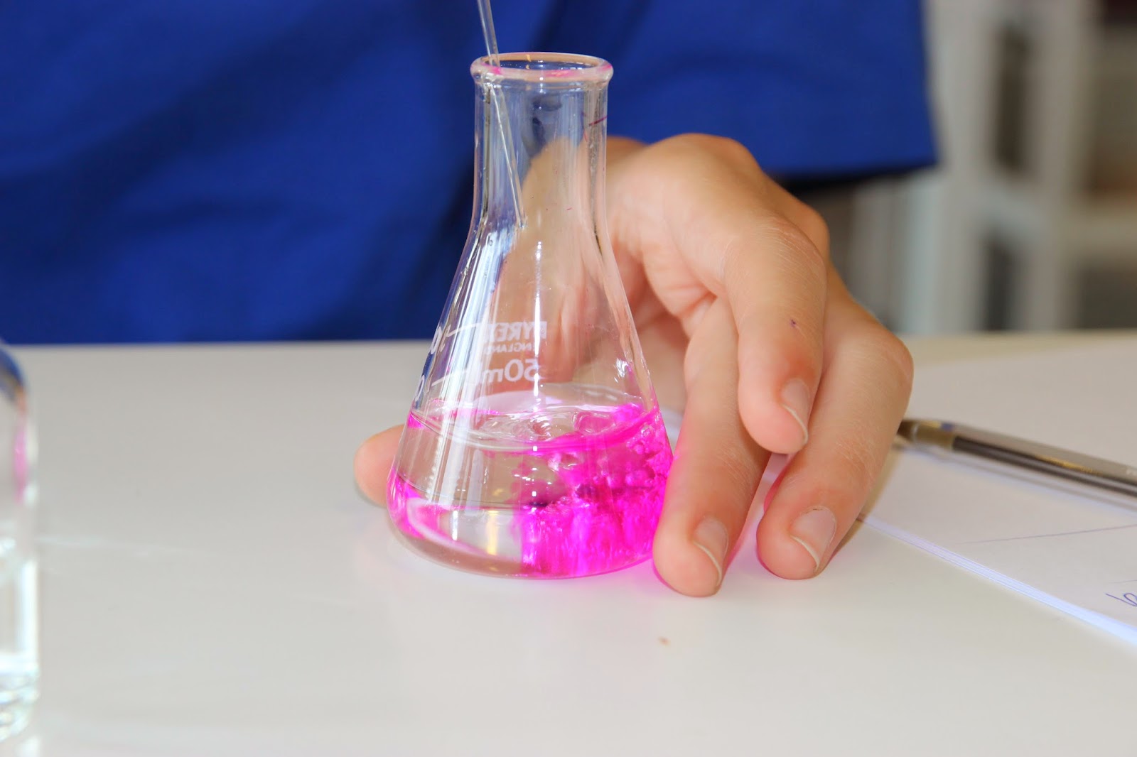 Hva er kjemi, fysikk og biologi?