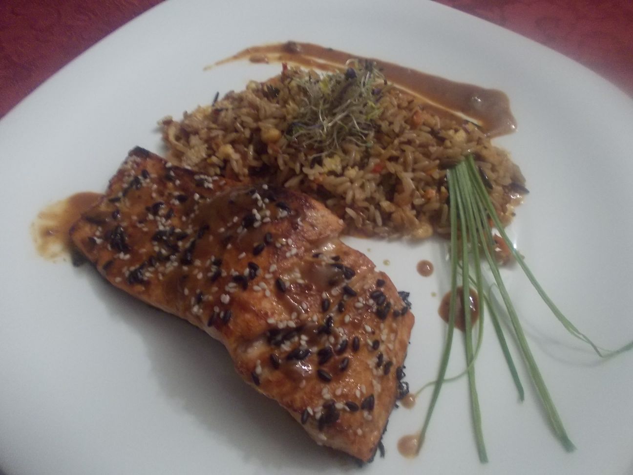 Super Nico: Somon cu orez prajit si sos de red curry