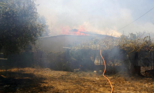 ΤΩΡΑ: ΜΕΓΑΛΗ ΦΩΤΙΑ ΣΤΑ ΜΕΓΑΡΑ ΚΟΝΤΑ ΣΕ ΣΠΙΤΙΑ - ΣΥΝΑΓΕΡΜΟΣ ΚΑΙ ΣΤΗΝ ...