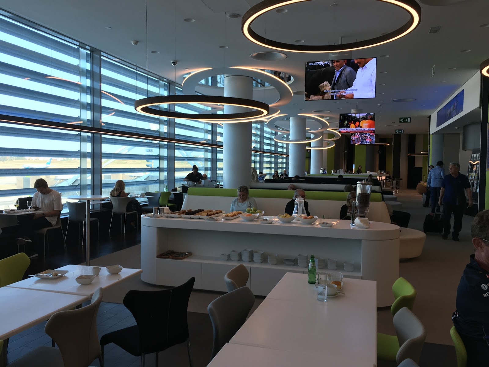 TheWineBlog: Tap into the TAP Lounge in Lisbon by Philip S. Kampe ...