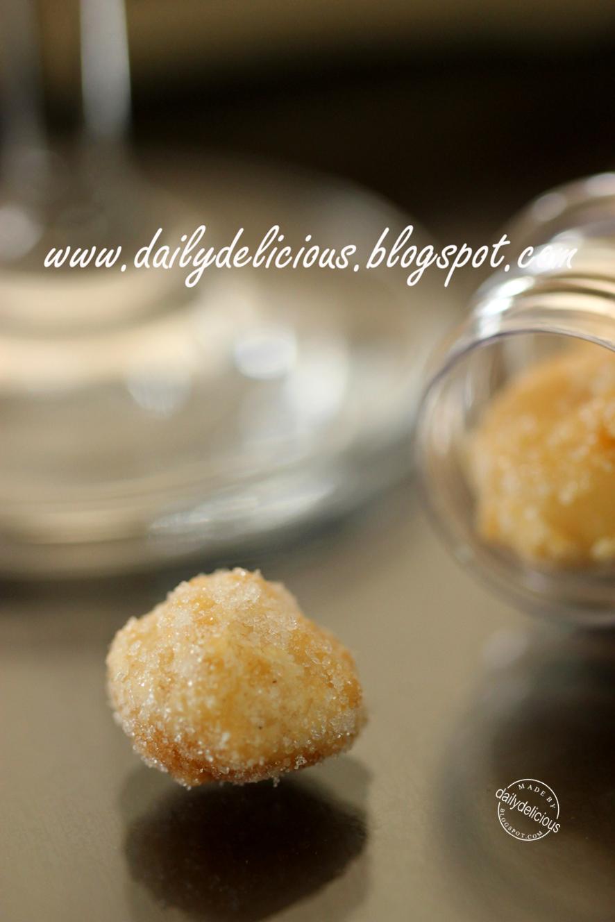 dailydelicious: Sandy Macadamia: Additive snack for you!