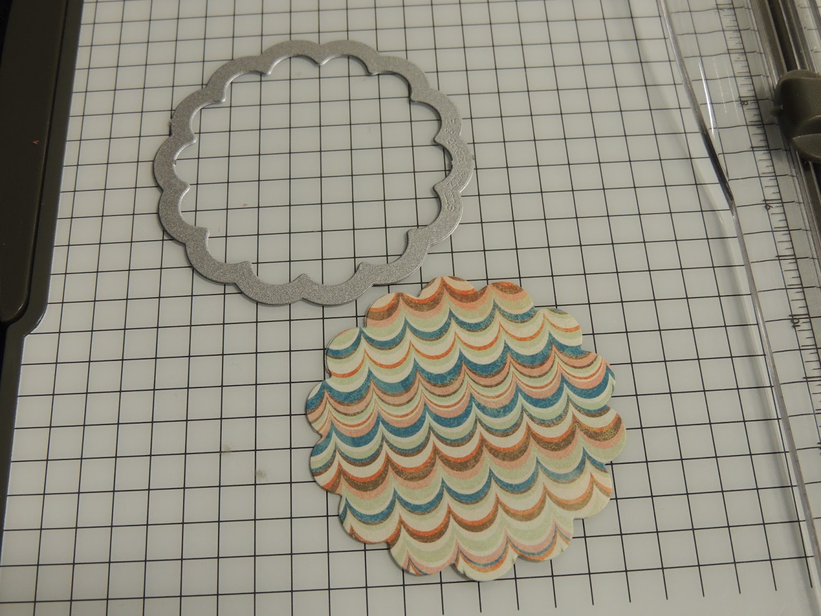 Warrell Creations: Circle Card Thinlits Die With Extended Panel Tutorial