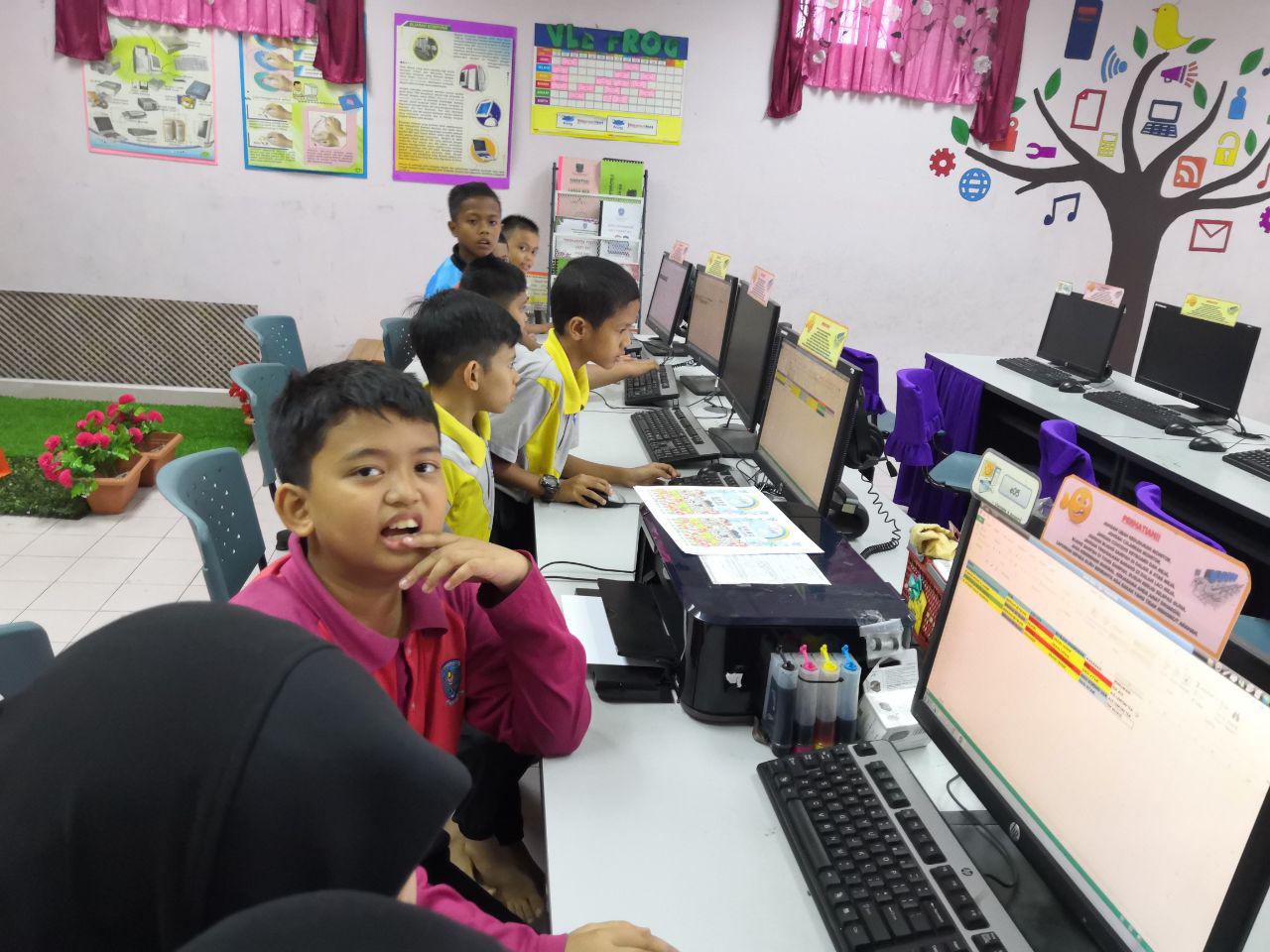 LAMAN WEB RASMI: MAKMAL KOMPUTER