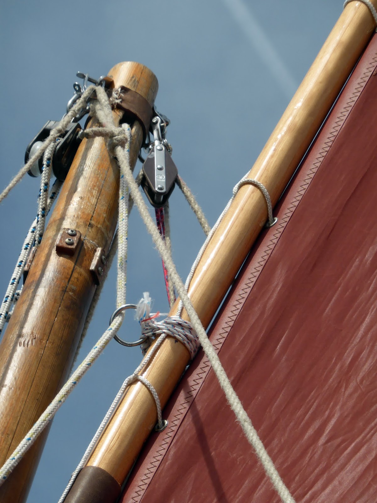 Arwen's meanderings: Dinghy cruising: Fine tuning the standing lug rig ...