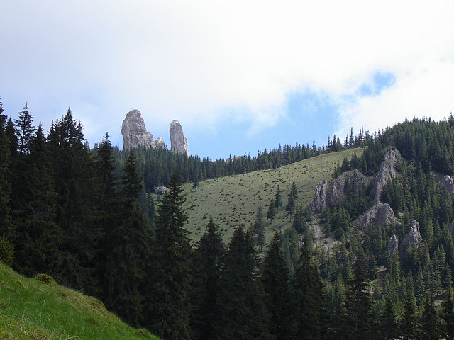 Manastirea Sihastria Rarau: Imagini si Peisaje cu Muntele Rarau