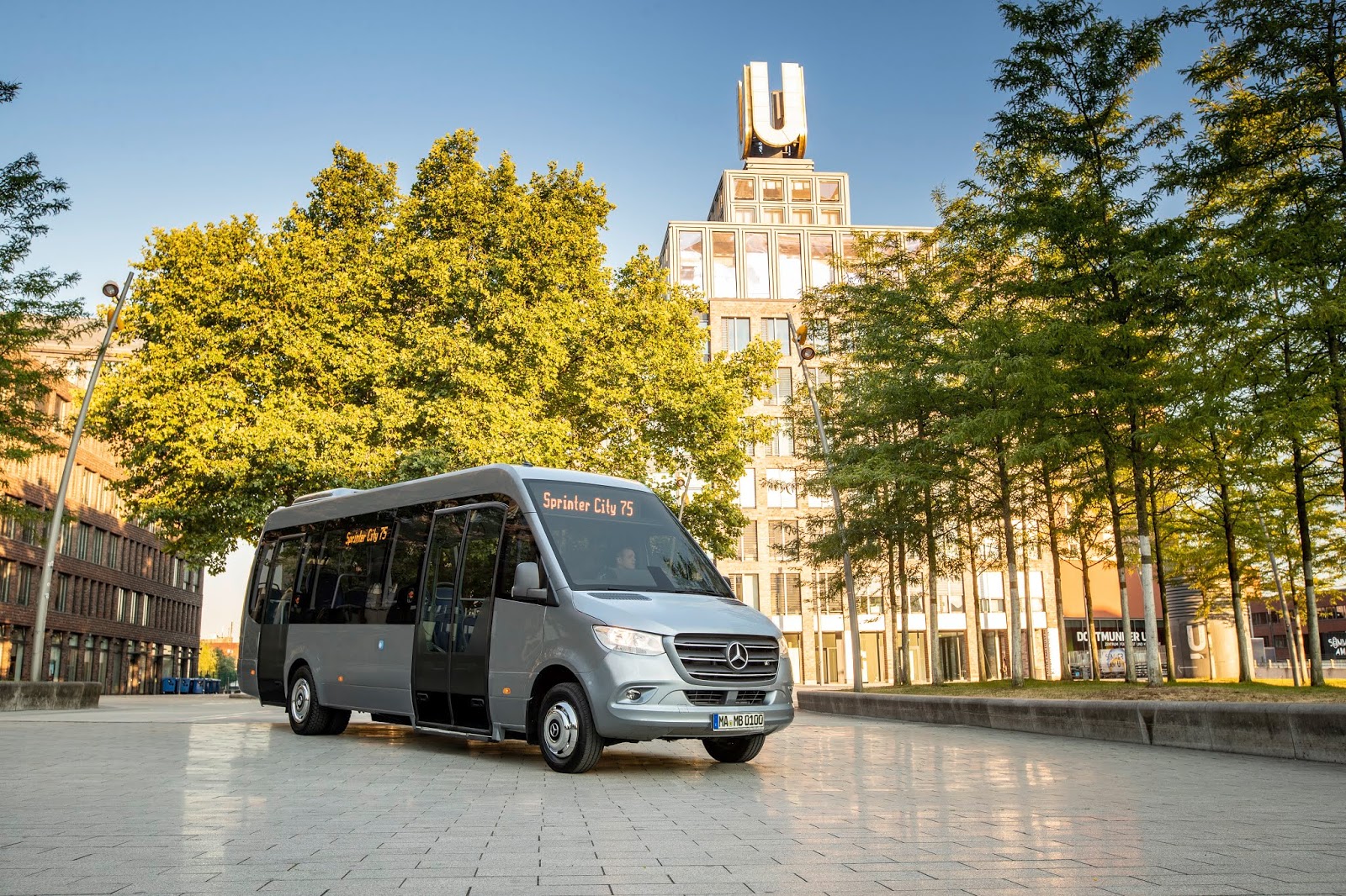 Mercedes Benz presenta su nueva generación del modelo Sprinter para el ...