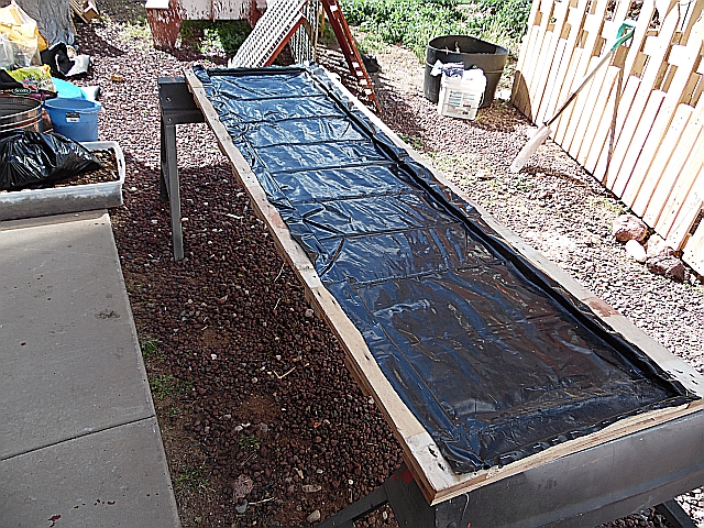 TigerLily Gardens: DIY Pallet Grow-Bag Tray