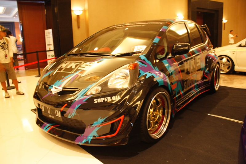 Modifikasi Honda Jazz "Extreme" | "Azzizu Mam Shop - Otomotif