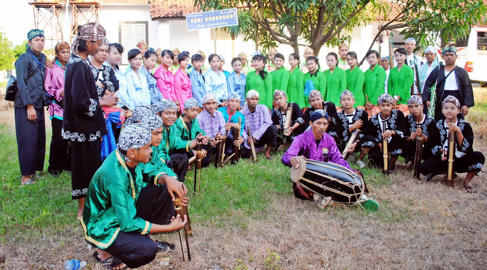 KERAJINAN DAN KESENIAN TATAR SUNDA: KESENIAN TARI UMBUL TATAR SUNDA ...