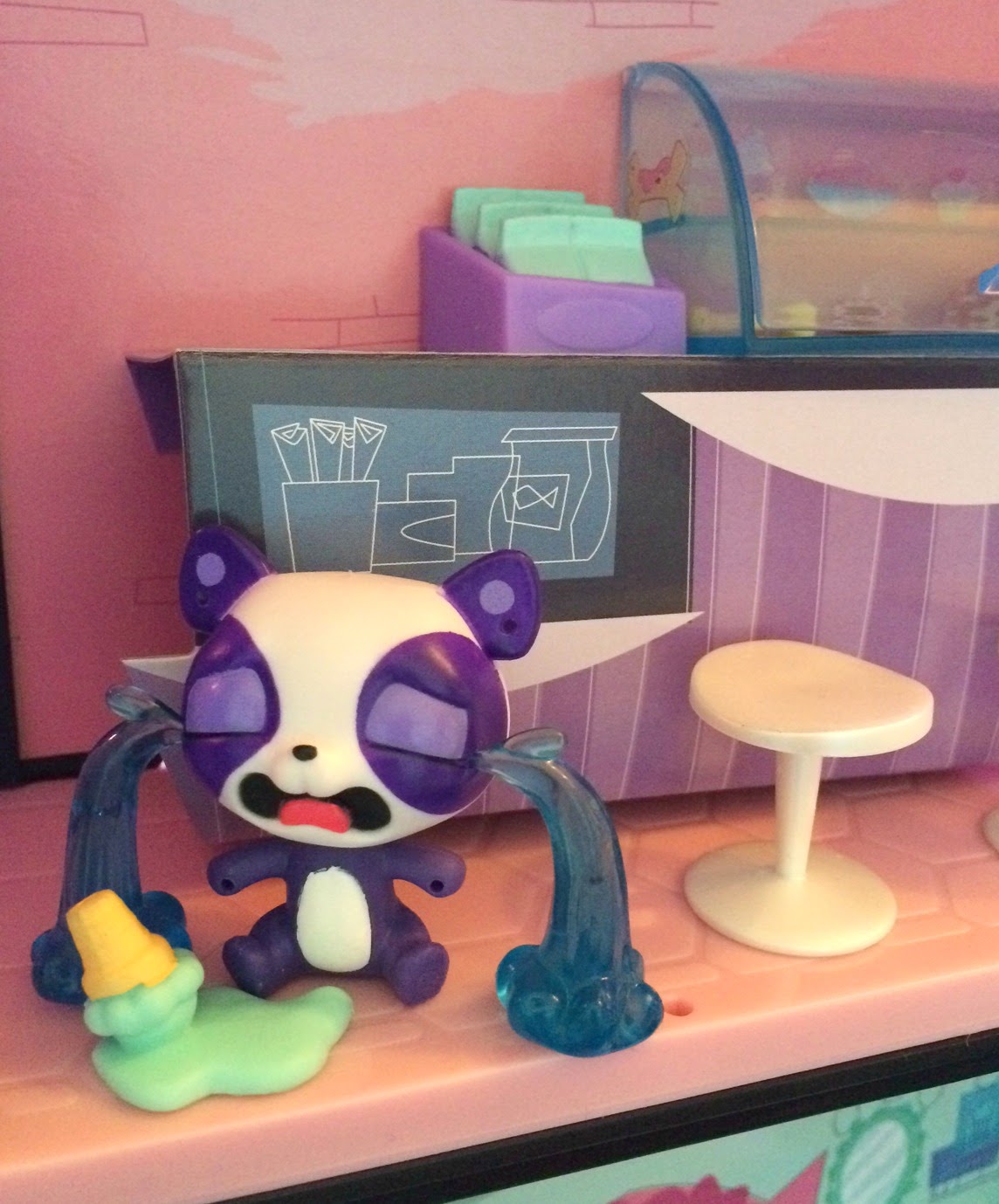 Me and my shadow: Littlest Pet Shop Play Sets Review