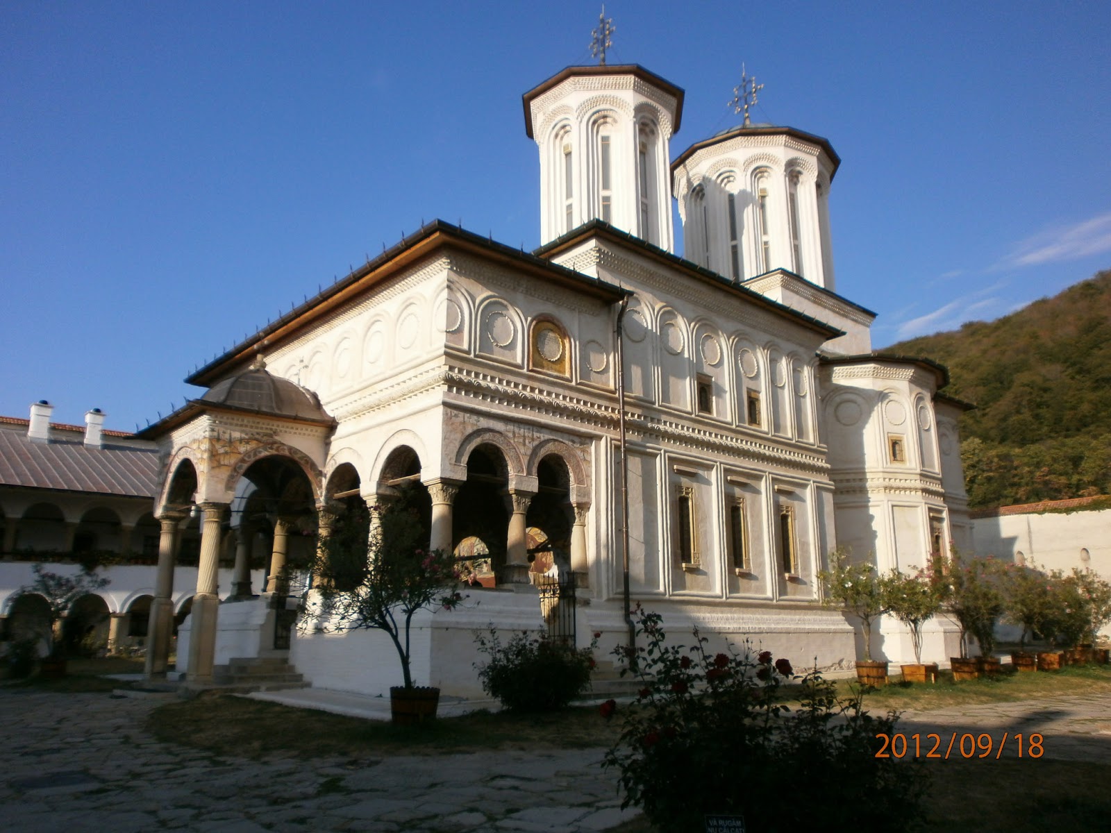MANASTIRI-CALATORI : MANASTIREA HUREZI-VALCEA