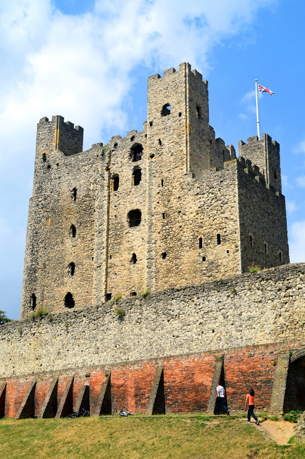 Enjoy your time with beautiful places: ROCHESTER CASTLE