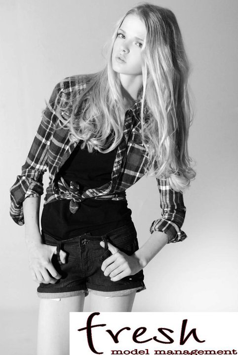 Annemarie Kuus : Photos | About A Girl...