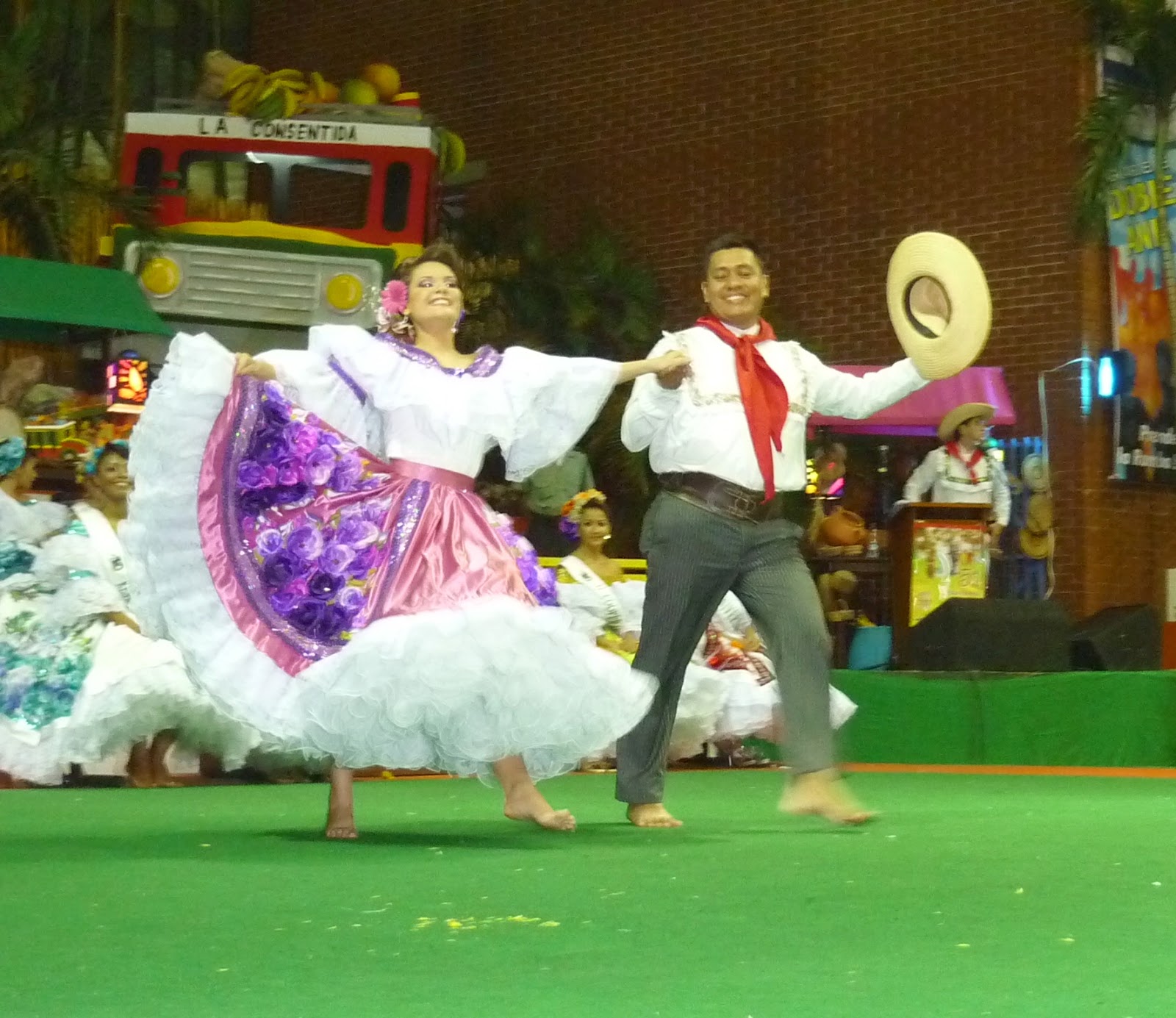Arte, cultura y turismo: Descripción Traje Típico del Bambuco