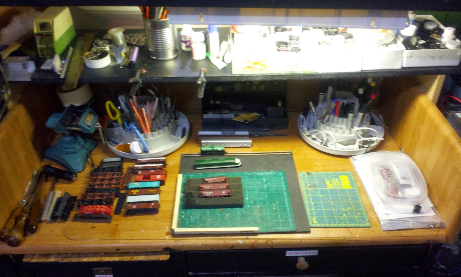 1000+ images about Modeling Desks and Workbenches on Pinterest | Work ...