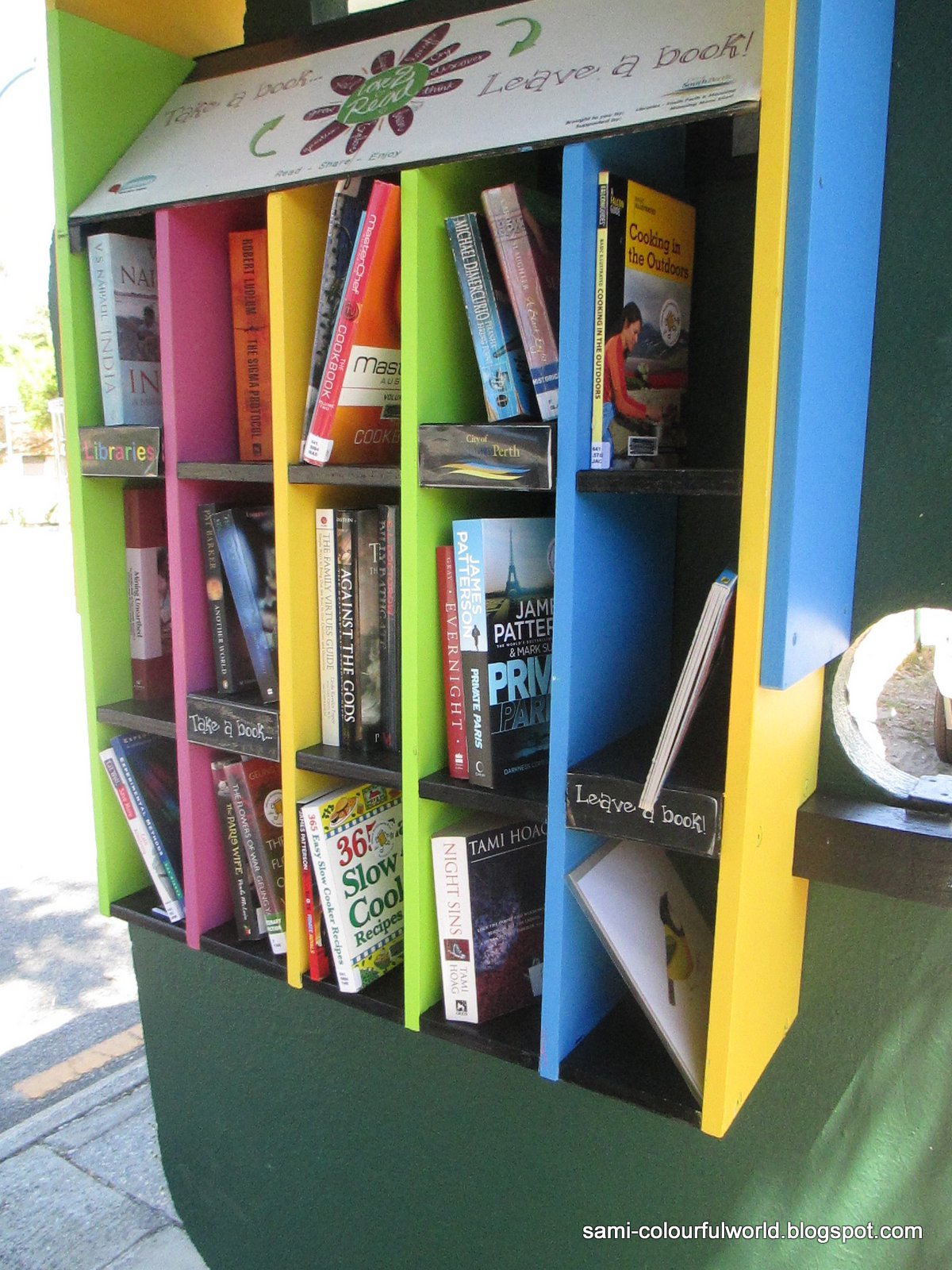 COLOURFULWORLD: Hurray for Bus-Stop libraries