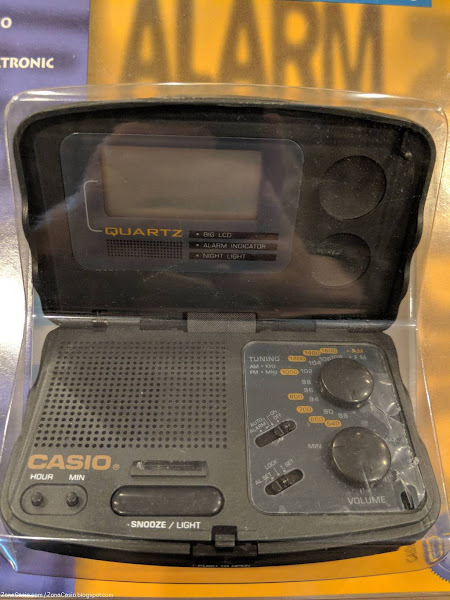 Zona Casio: AM/FM Travel Clock Radio de Casio (y "Travel Pack")