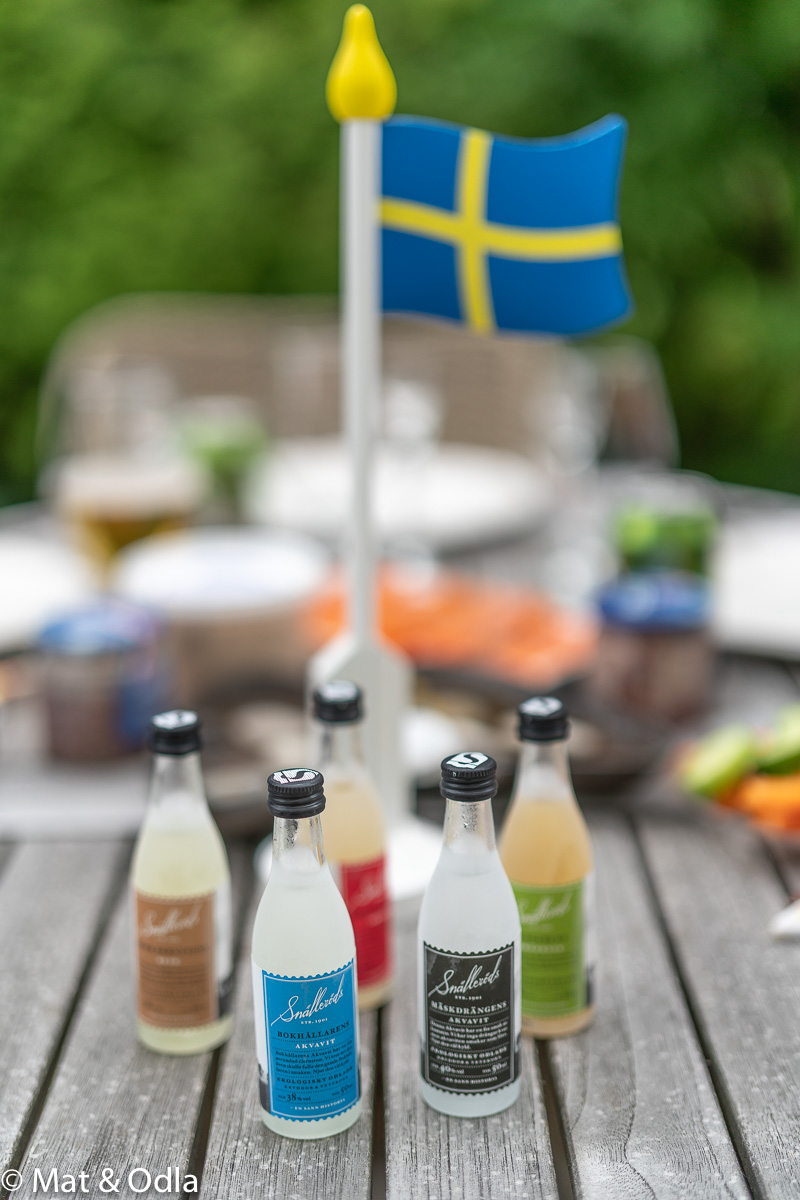 Midsommarfirande med Snälleröds snapsar och champagne från Champagnehuset