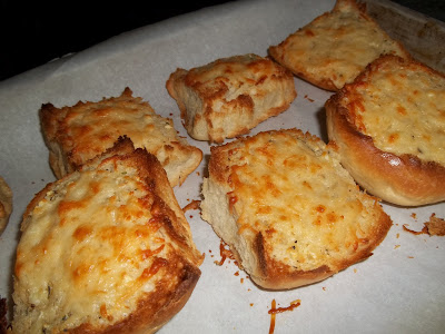 Kristi's Dishes: Using your leftover yeast rolls....Garlic Cheese Bread