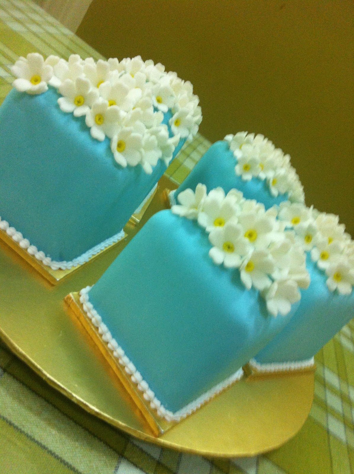 Wonderful Touch By Dill Cakes: Biru Cinta