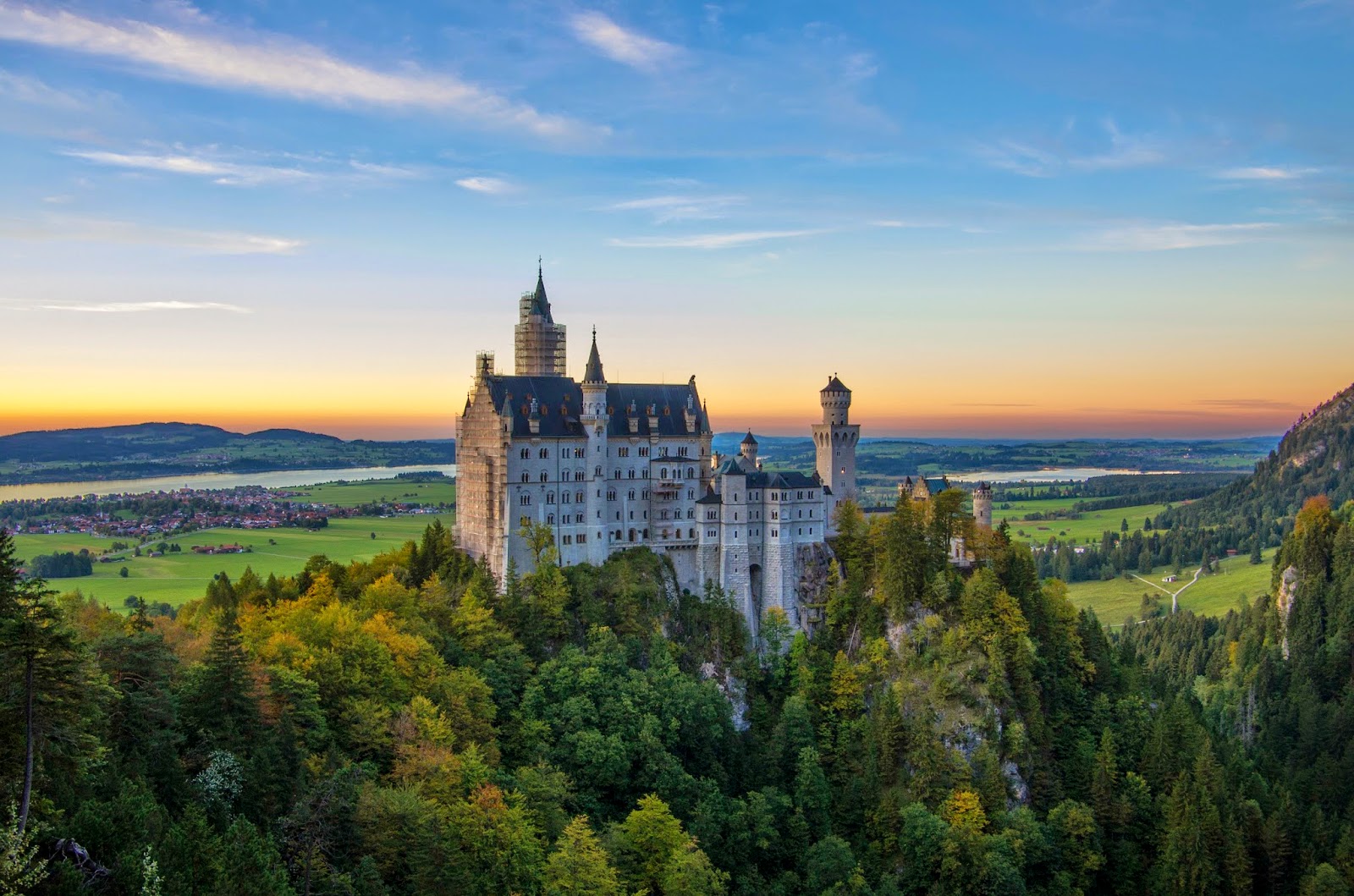 Blok888: Top 10 Most Beautiful Castles With Breathtaking Scenery