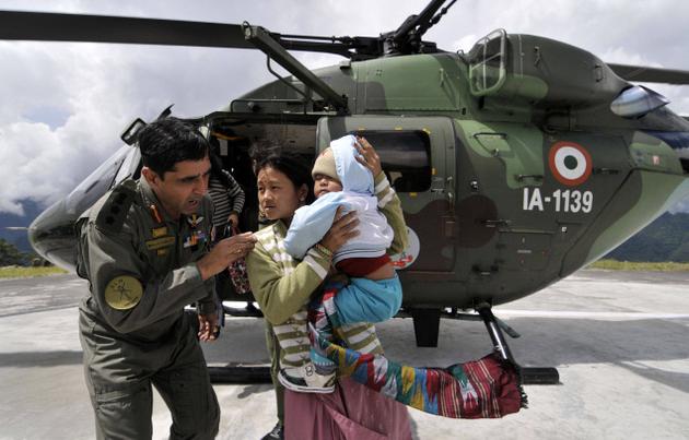 Indianairforcefans: Indian Army and Air force's Rescue Mission - Sikkim.