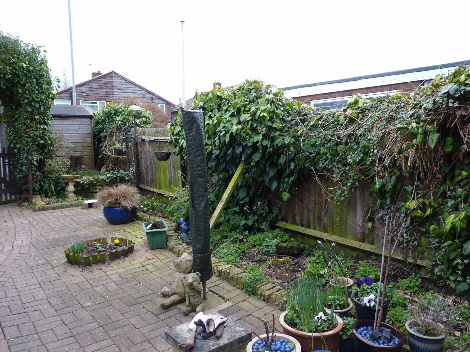 Second Hand Rose: New fencing