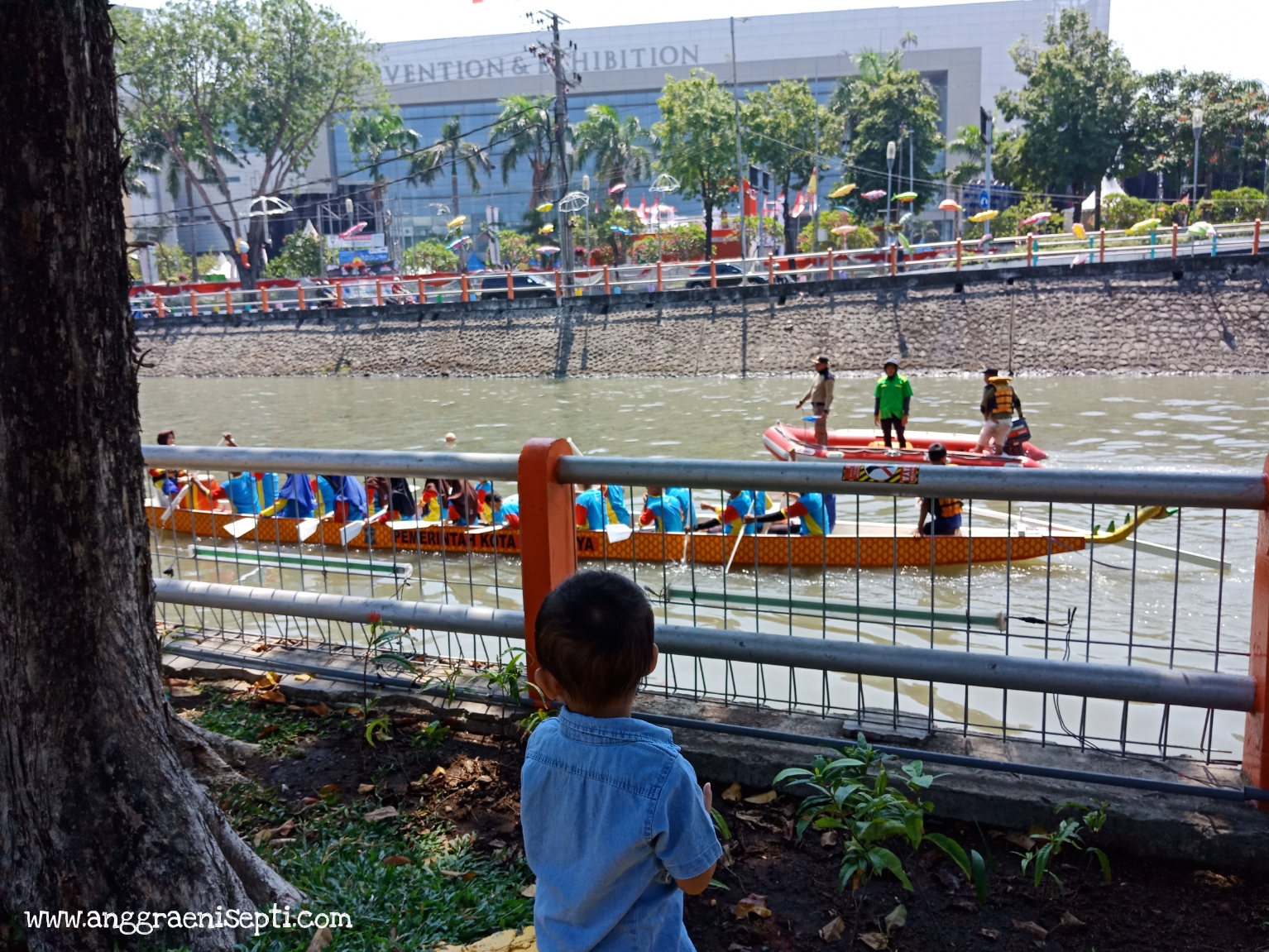 Melihat Suro, si Hiu yang Menyemburkan Air di Taman Skate&BMX ...