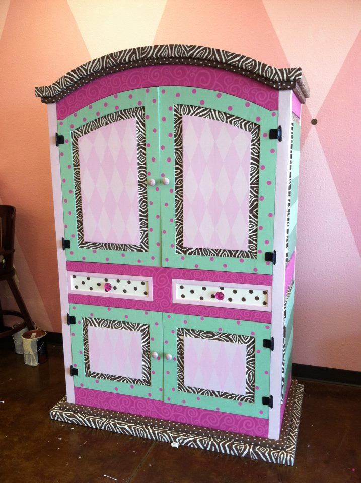 Two Sassy Mamas: Sassy Furniture & Decor